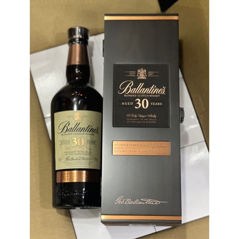 BALLANTINE'S 30 NĂM