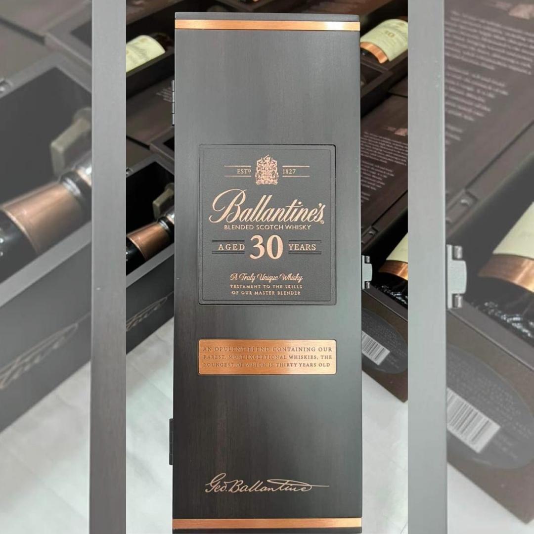 BALLANTINE'S 30 NĂM